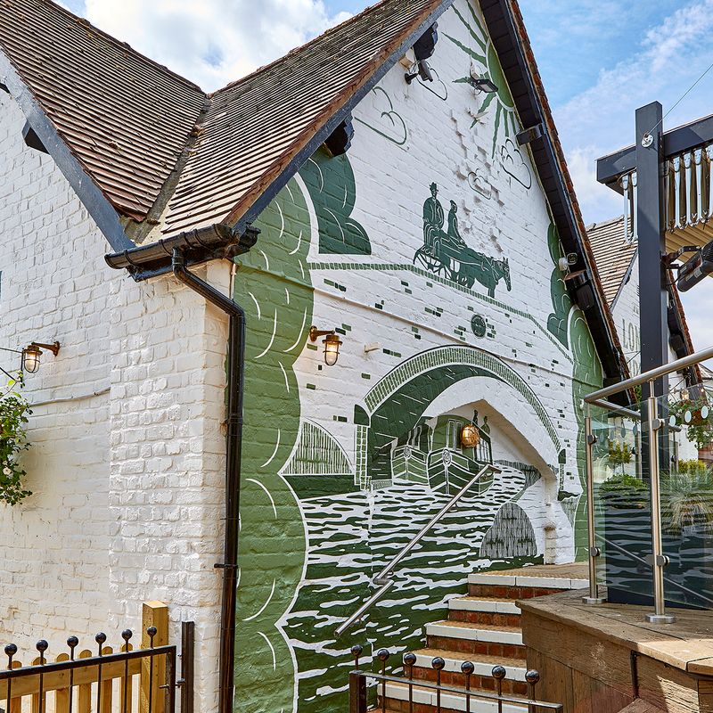 London Bridge reopens with beautiful refurbishment - JW Lees Central