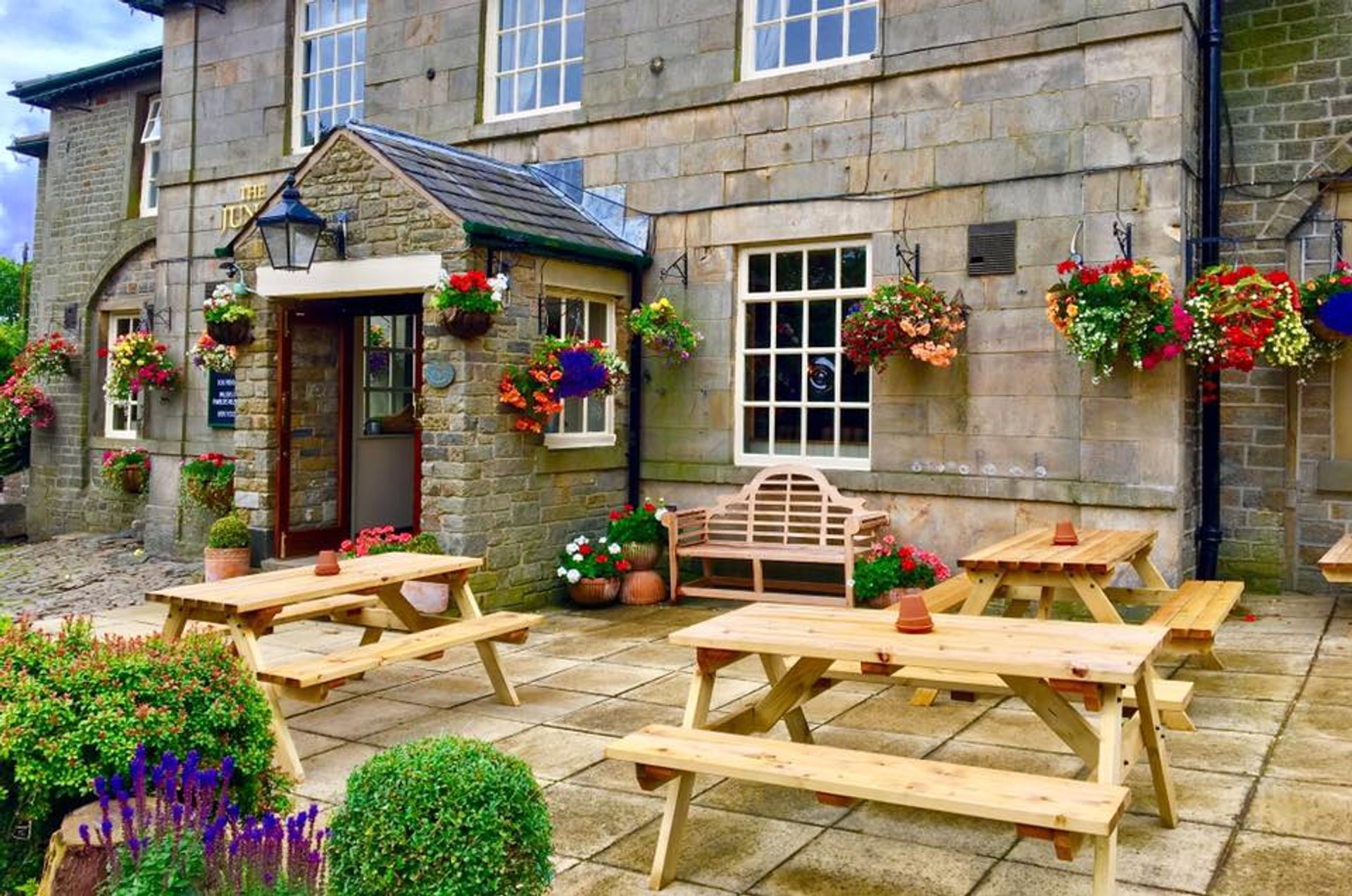 Junction Inn Charming Village Pub in Denshaw