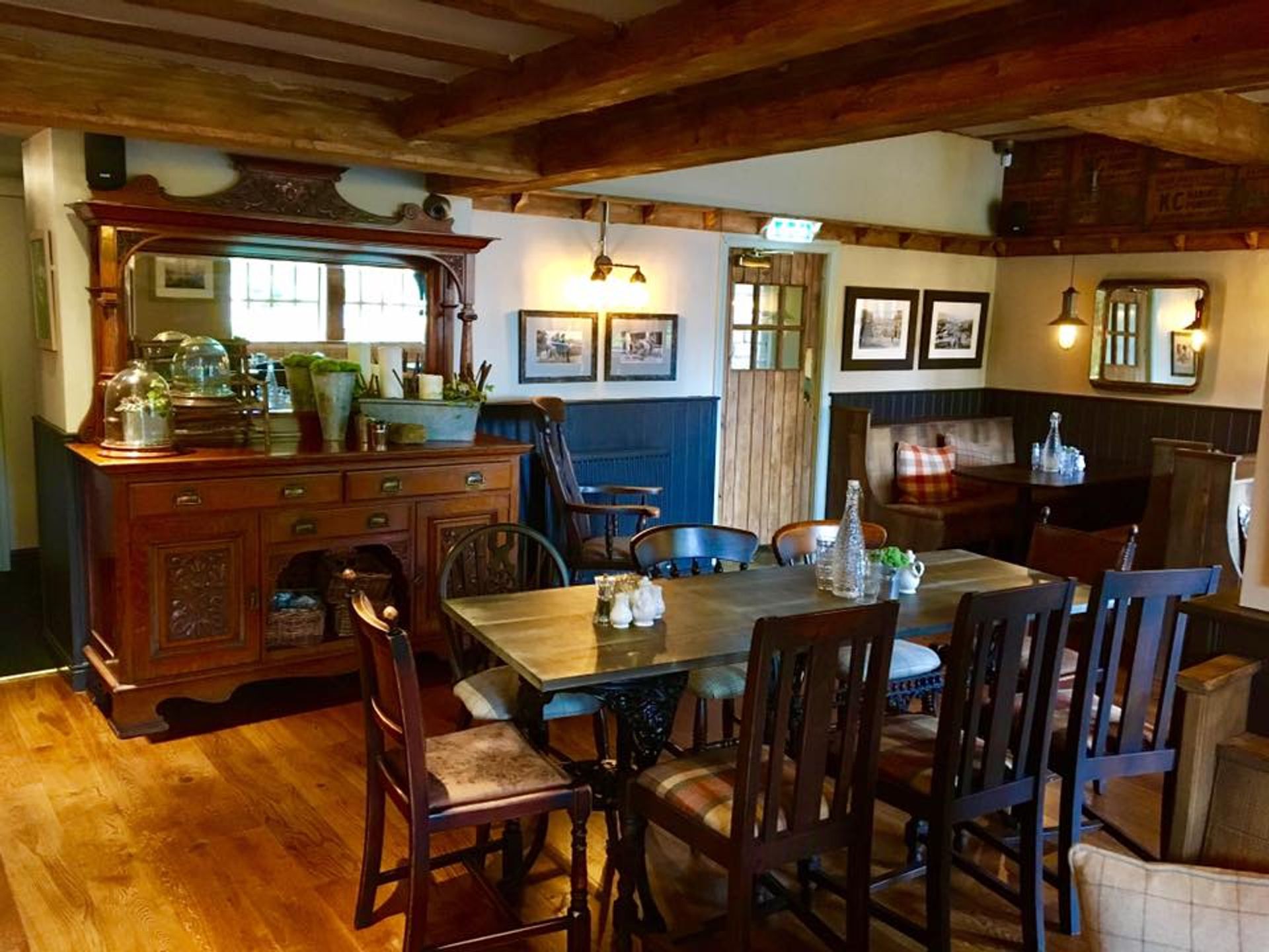 Junction Inn Charming Village Pub in Denshaw