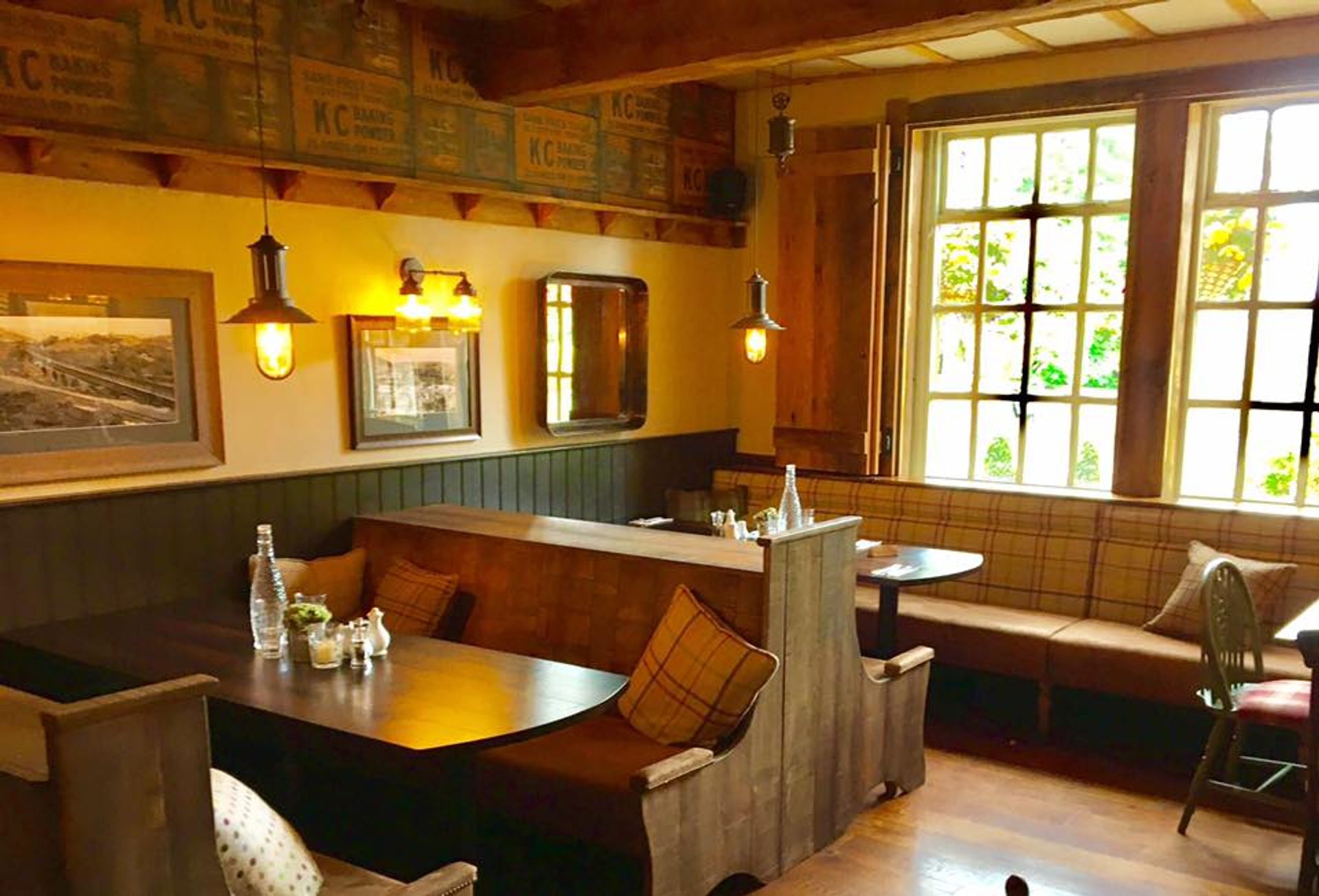 Junction Inn Charming Village Pub in Denshaw